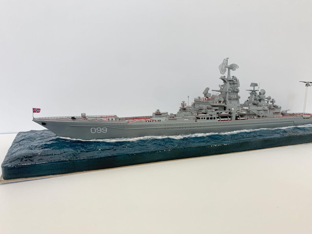 1/700 Scale Russian Pyotr Velikiy Battle Cruiser Model With Helicopter and Ocean Base | Kirov ...