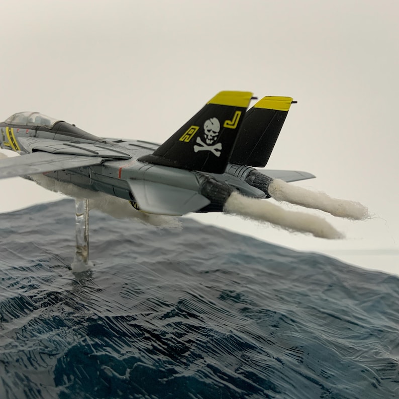 1:144 F-14 Tomcat Fighter Jet Aircraft Diorama(vf-84) With Ocean Base ...