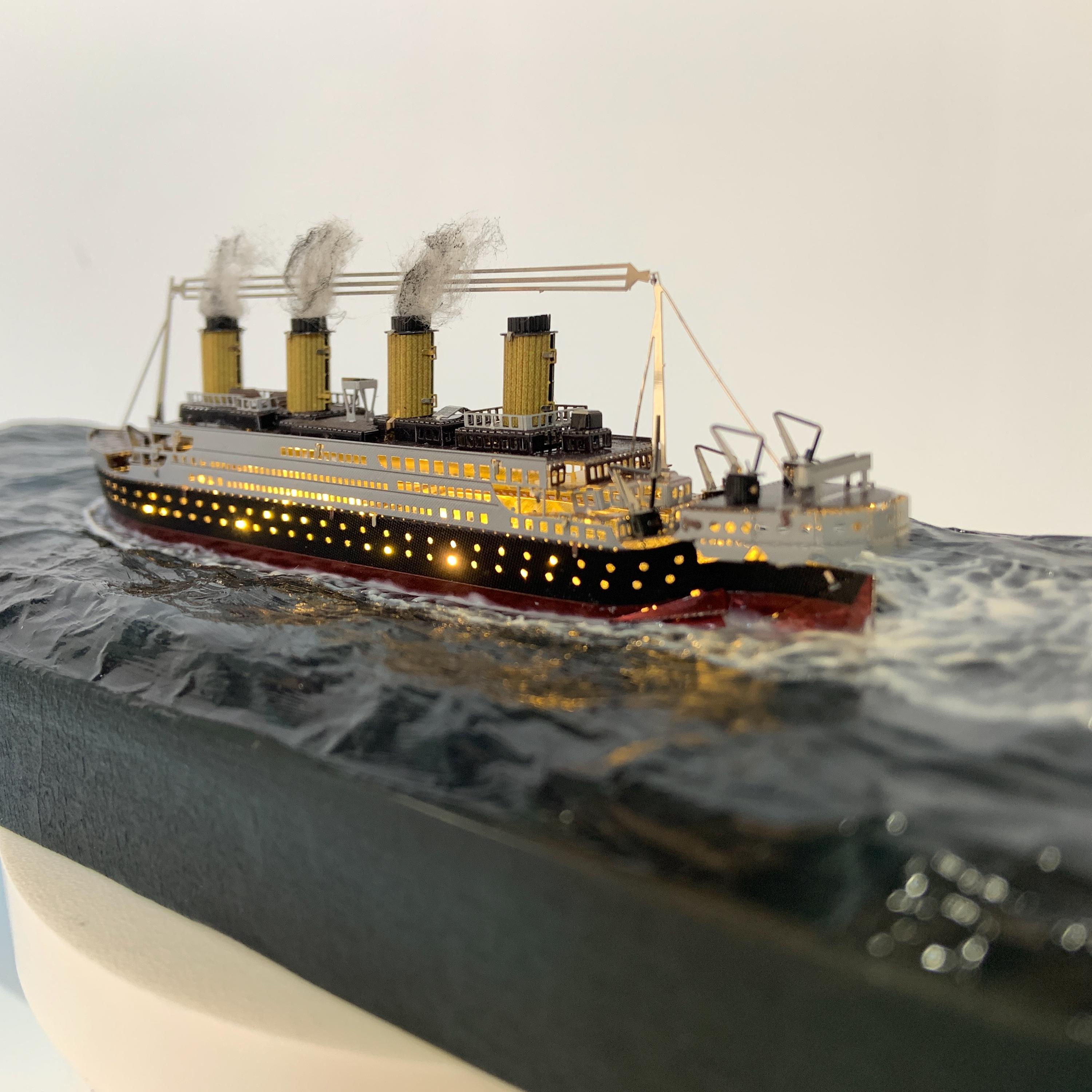 1:700 Scale Handmade Miniature RMS Titanic Model With Ocean Base ...