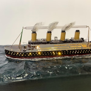 Handmade RMS Titanic Model, Illuminated Ocean Diorama, 1:700 Scale - Etsy