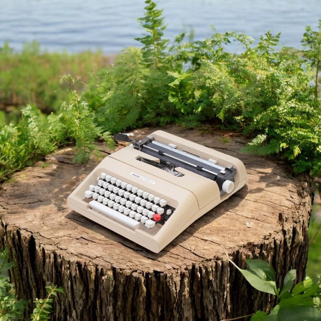 Italian Olivetti Mechanical Typewriter Vintage English Keyboard Fully ...