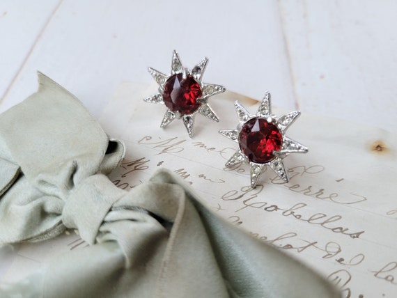 Star costume jewelry store