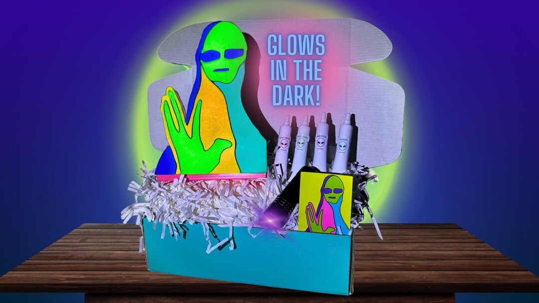 Halloween Alien GLOW DIY Painting Kit: UFO Halloween Art - Glow in the ...