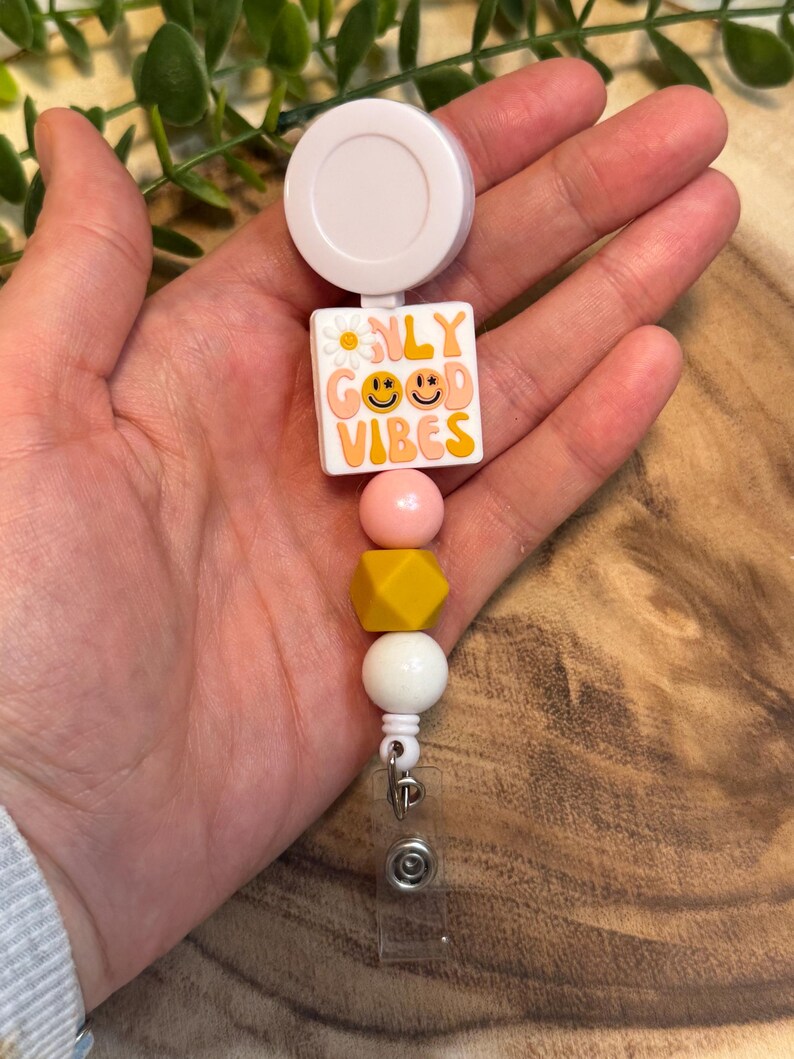 Silicone Retractable Beaded Badge Reel, Beaded Keychain, Nursing Badge ...