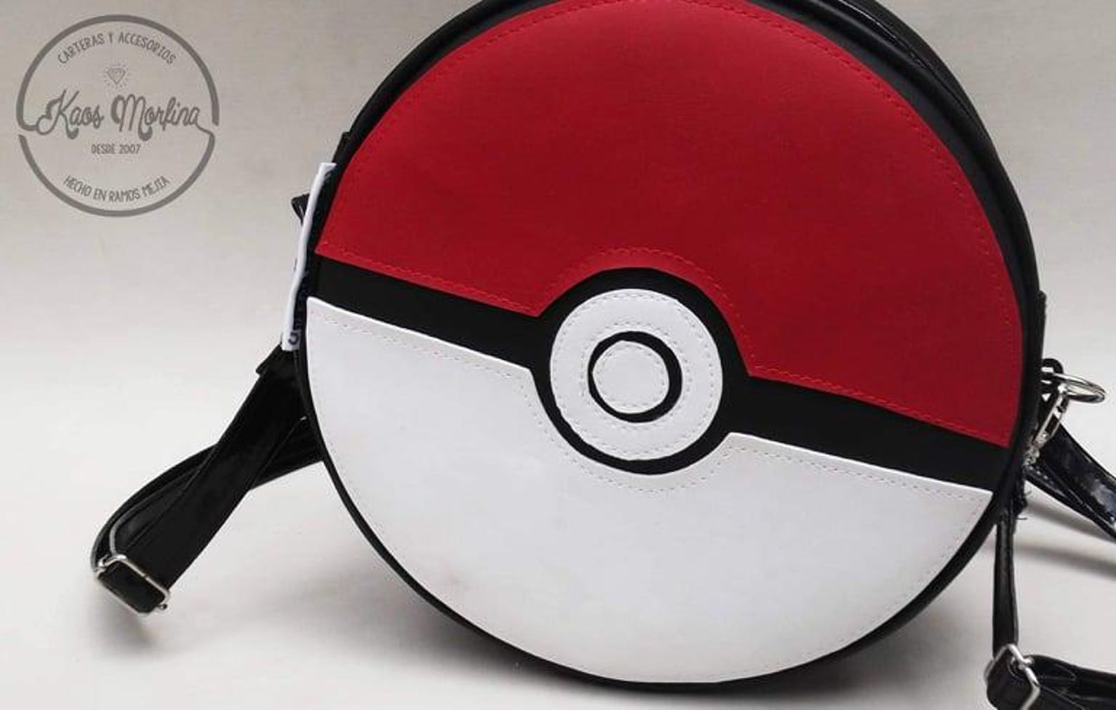 Deluxe Pokémon Pokeball Purse, Backpack and Crossbody! - Etsy