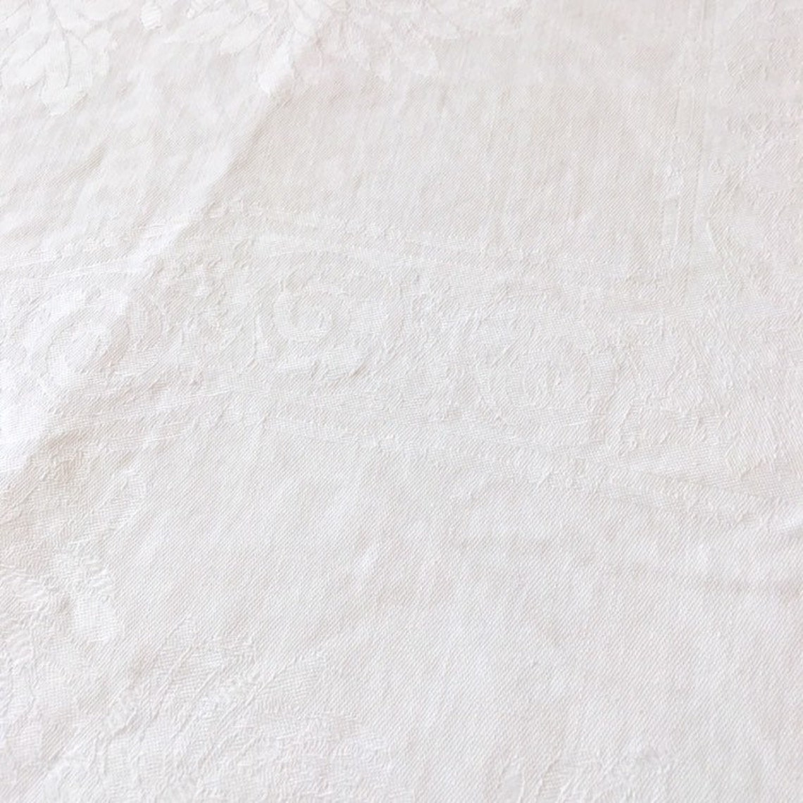 Vintage Oval Tablecloth White Large Big Damask All White On Etsy vintage-oval-tablecloth-white-large-big-damask-all-white-on-etsy