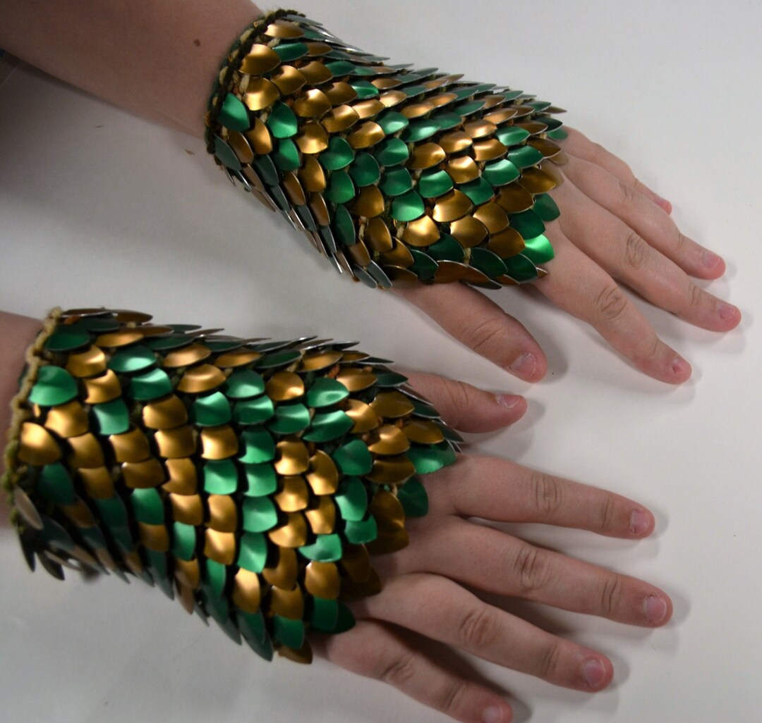 Armor Gauntlets in Knitted Dragonhide Scalemail Green and Bronze - Etsy