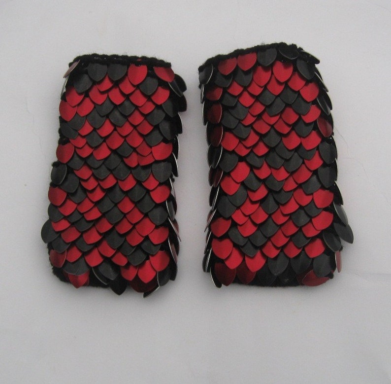 Scalemail Dragonhide Knitted Armor Gauntlets in Red and Black | Etsy
