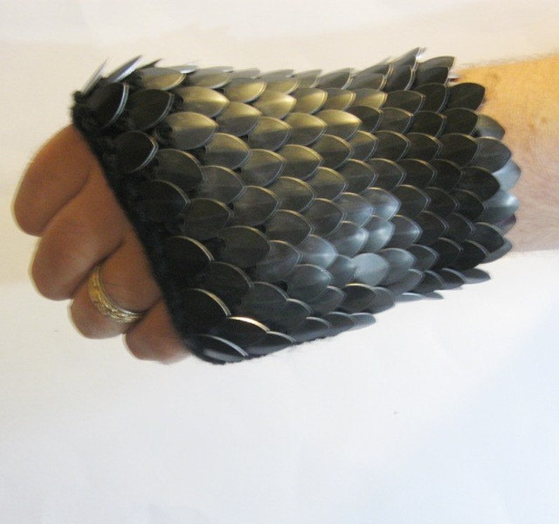 Armor Gauntlets in Knitted Dragonhide Scalemail Choose Your - Etsy