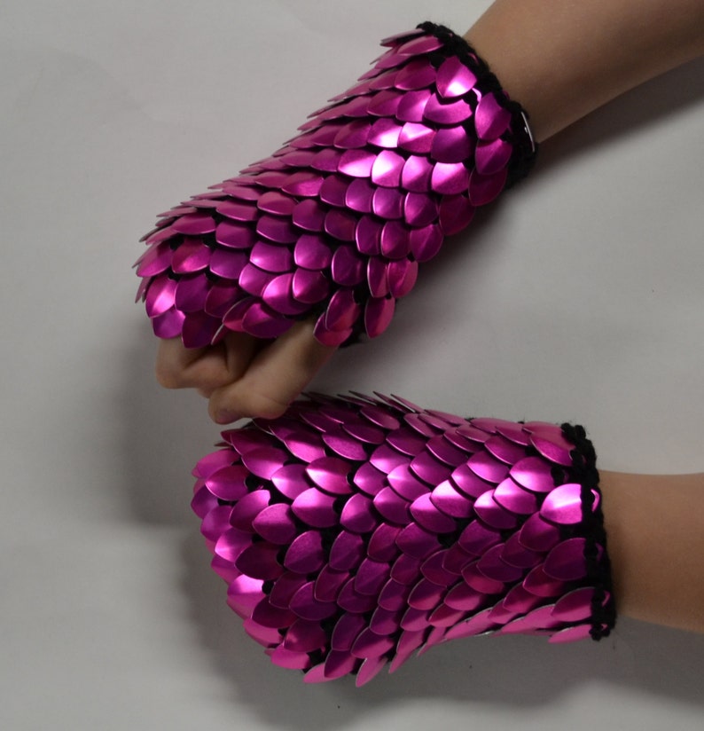 Scalemail Gauntlets in Knitted Dragonhide Armor Pink Fire - Etsy