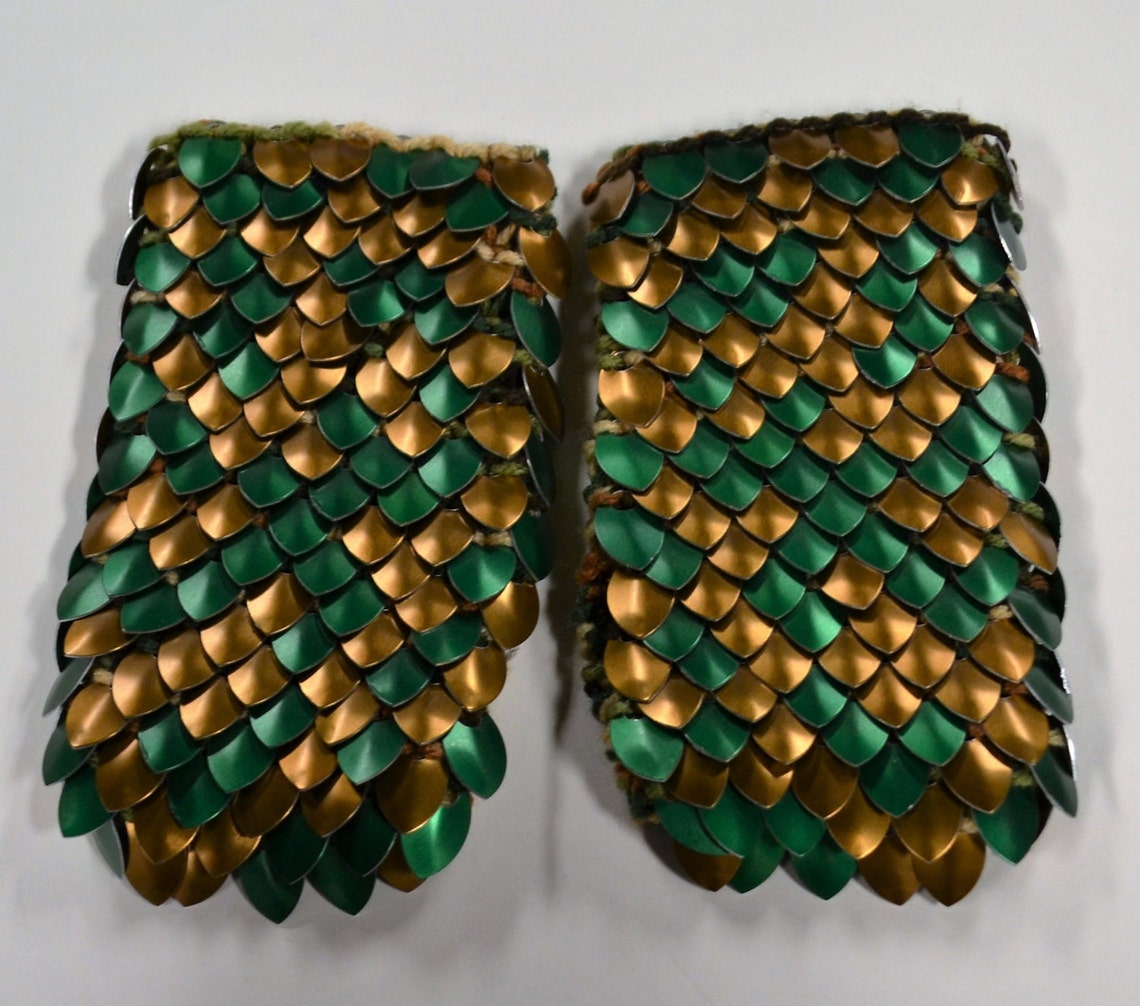 Armor Gauntlets in Knitted Dragonhide Scalemail Green and - Etsy