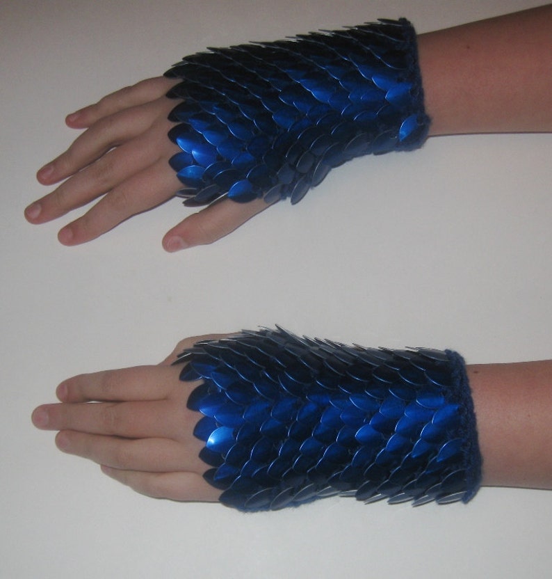 Scalemail Gauntlets Deep Blue Knitted Dragonhide Armor Choose - Etsy