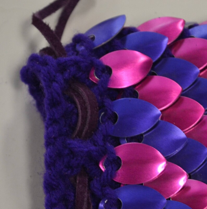 Dice Bag of knitted Scale Mail in Purple and PInk Dragonhide | Etsy