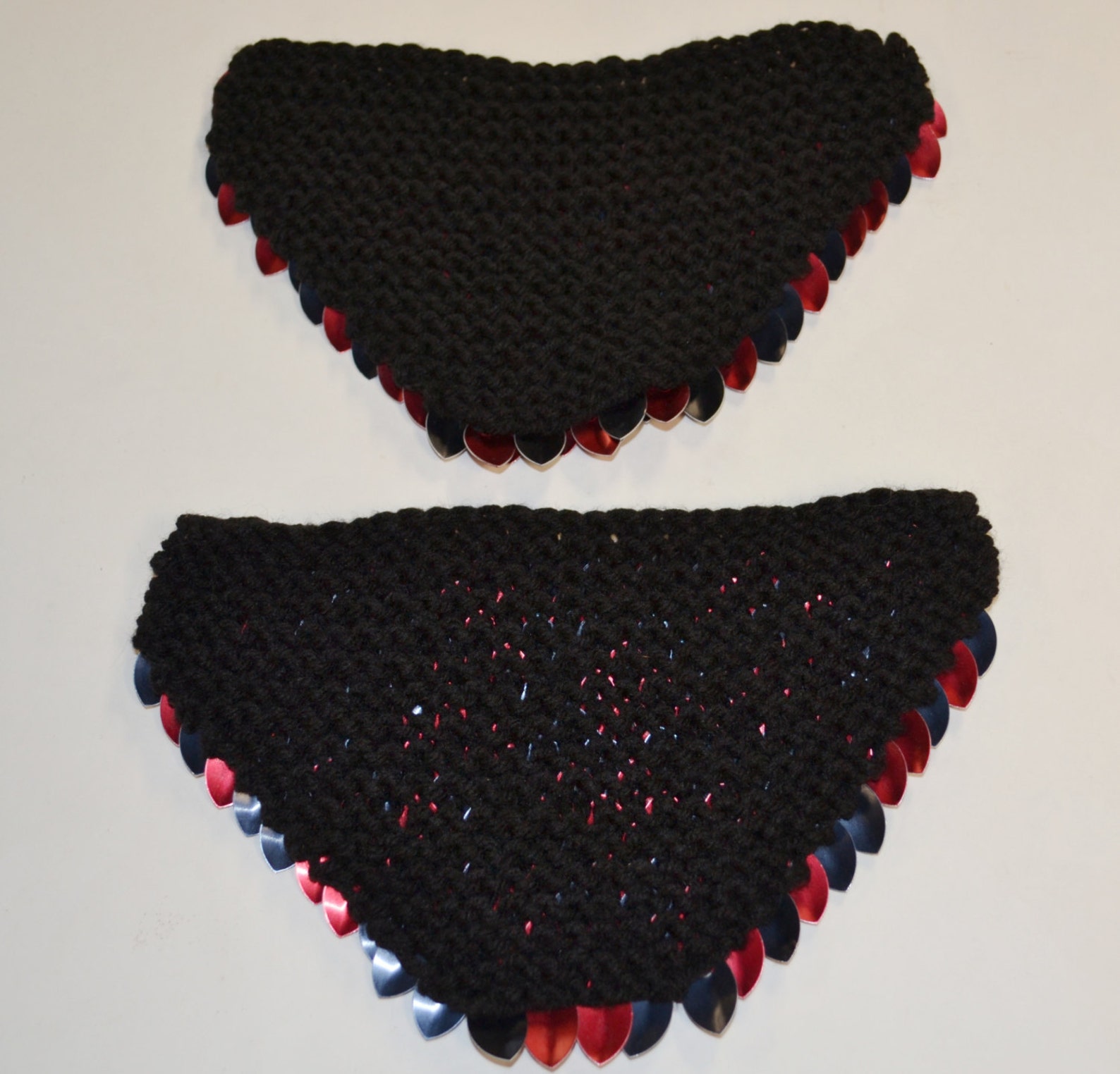 Epaulettes in knitted Dragonhide Scalemail Armor | Etsy