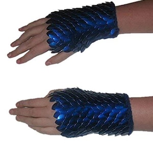 Scalemail Gauntlets Deep Blue Knitted Dragonhide Armor Choose Your Size ...