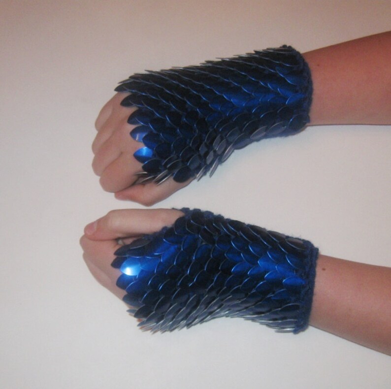 Scalemail Gauntlets Deep Blue Knitted Dragonhide Armor Choose - Etsy