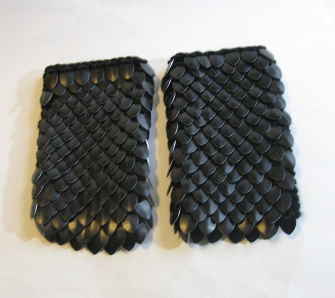 Armor Gauntlets in Knitted Dragonhide Scalemail Choose Your - Etsy