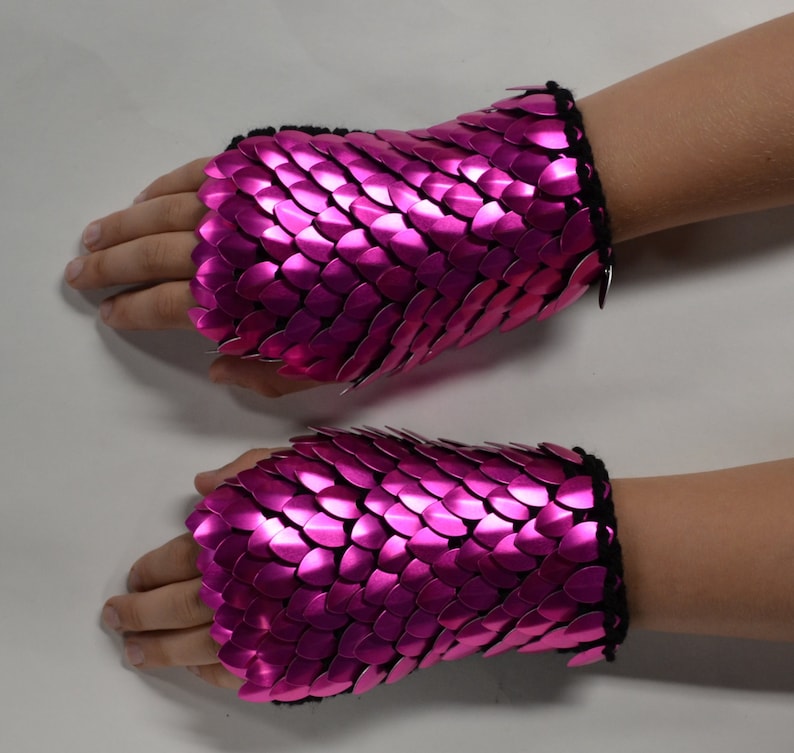 Scalemail Gauntlets in Knitted Dragonhide Armor Pink Fire - Etsy