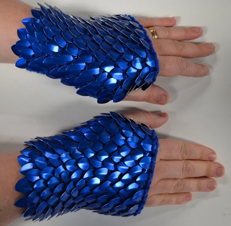 Armor Gauntlets in Knitted Dragonhide Scalemail Blue Waves - Etsy