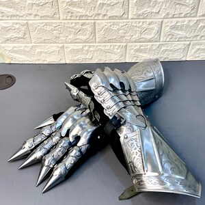Medieval Nazgul Etching Gloves Set ~ Medieval Knight Gothic Gauntlet ...