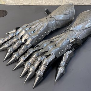Medieval Nazgul Etching Gloves Set ~ Medieval Knight Gothic Gauntlet ...