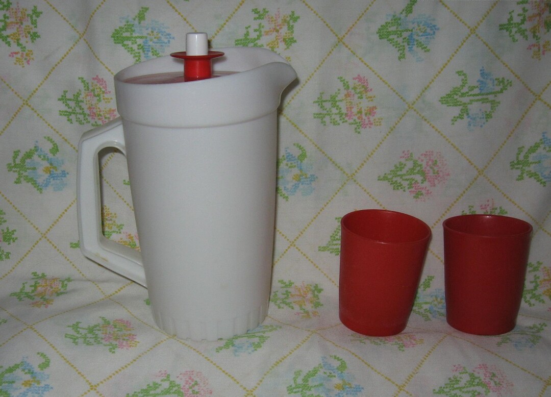 Retro Tupperware Pitcher and 2 Red Glasses - Etsy