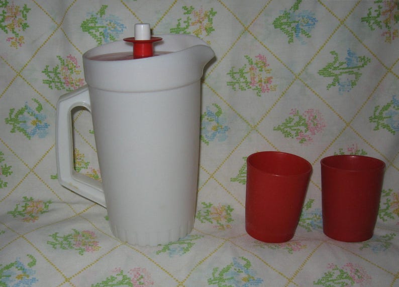 Retro Tupperware Pitcher and 2 Red Glasses - Etsy