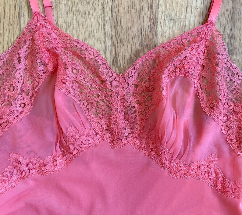 Vintage 60s Coral VANITY FAIR Slip *size 34* Sheer Cups Nylon Scalloped Lace Dress Slip - Etsy