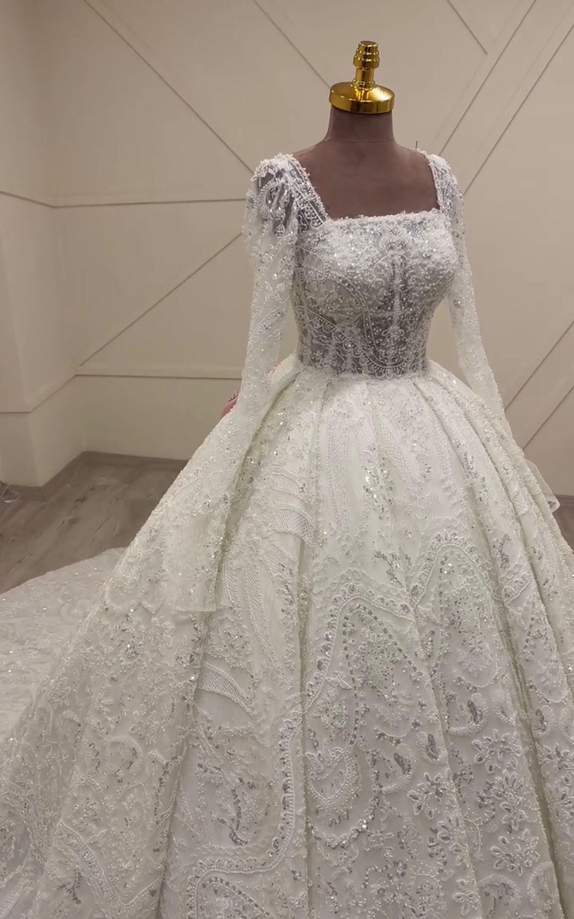 Luxury Custom Wedding Dress ,the Entire Dress is A Fluffy Pleated ...