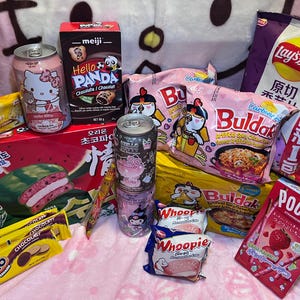 The Ultimate ASIAN Snack Box, Made in Asia Chocolate, Buldak Ramen ...