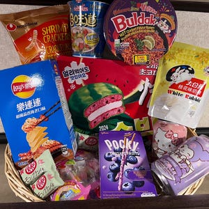 The Ultimate ASIAN Snack Box, Made in Asia Chocolate, Buldak Ramen ...