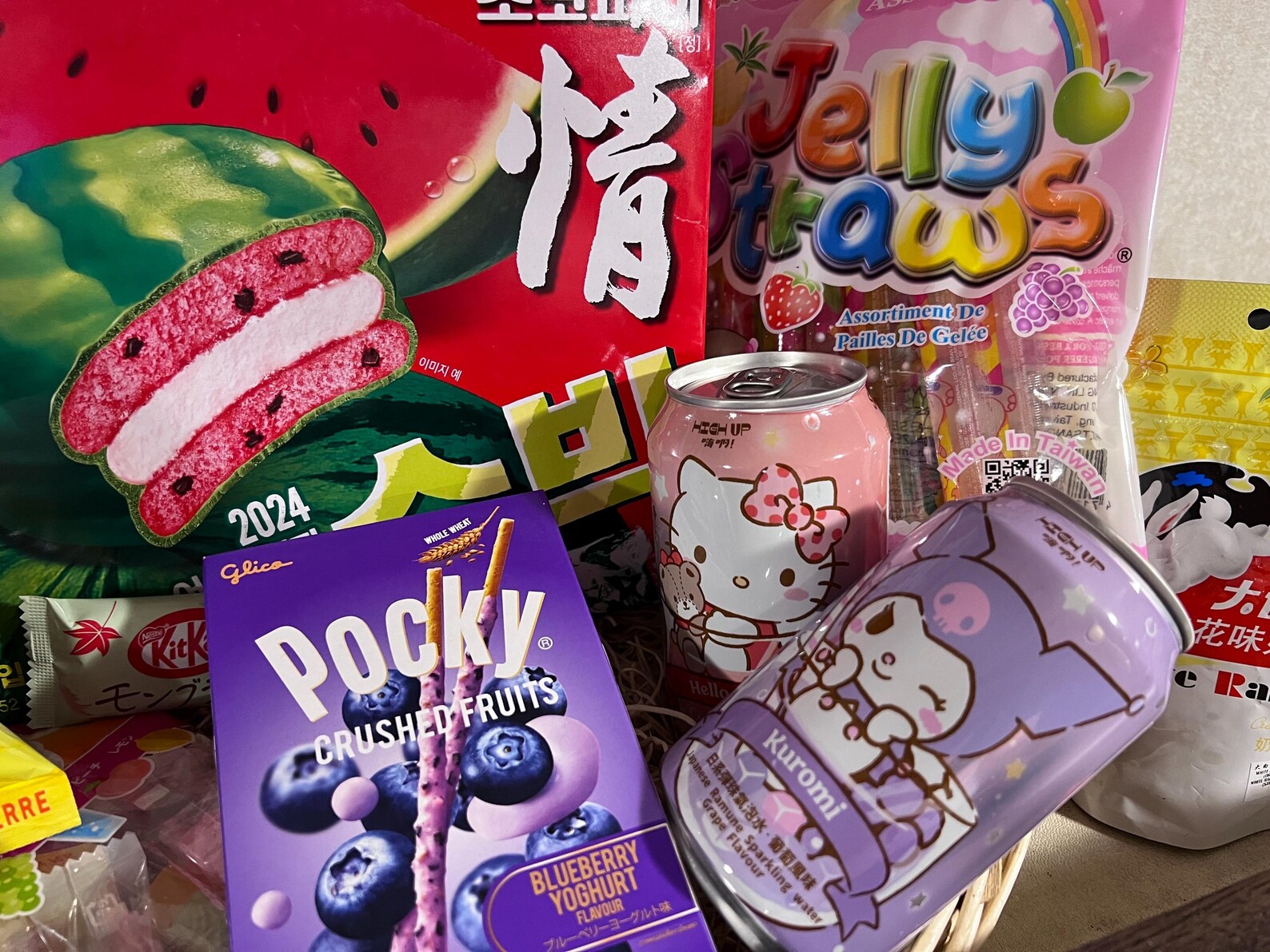 The Ultimate ASIAN Snack Box, Made in Asia Chocolate, Buldak Ramen ...