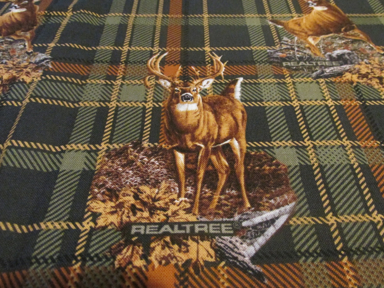 Deer Stag Buck Fabric Plaid Wildlife Quilt Cotton Licensed Realtree Diy ...