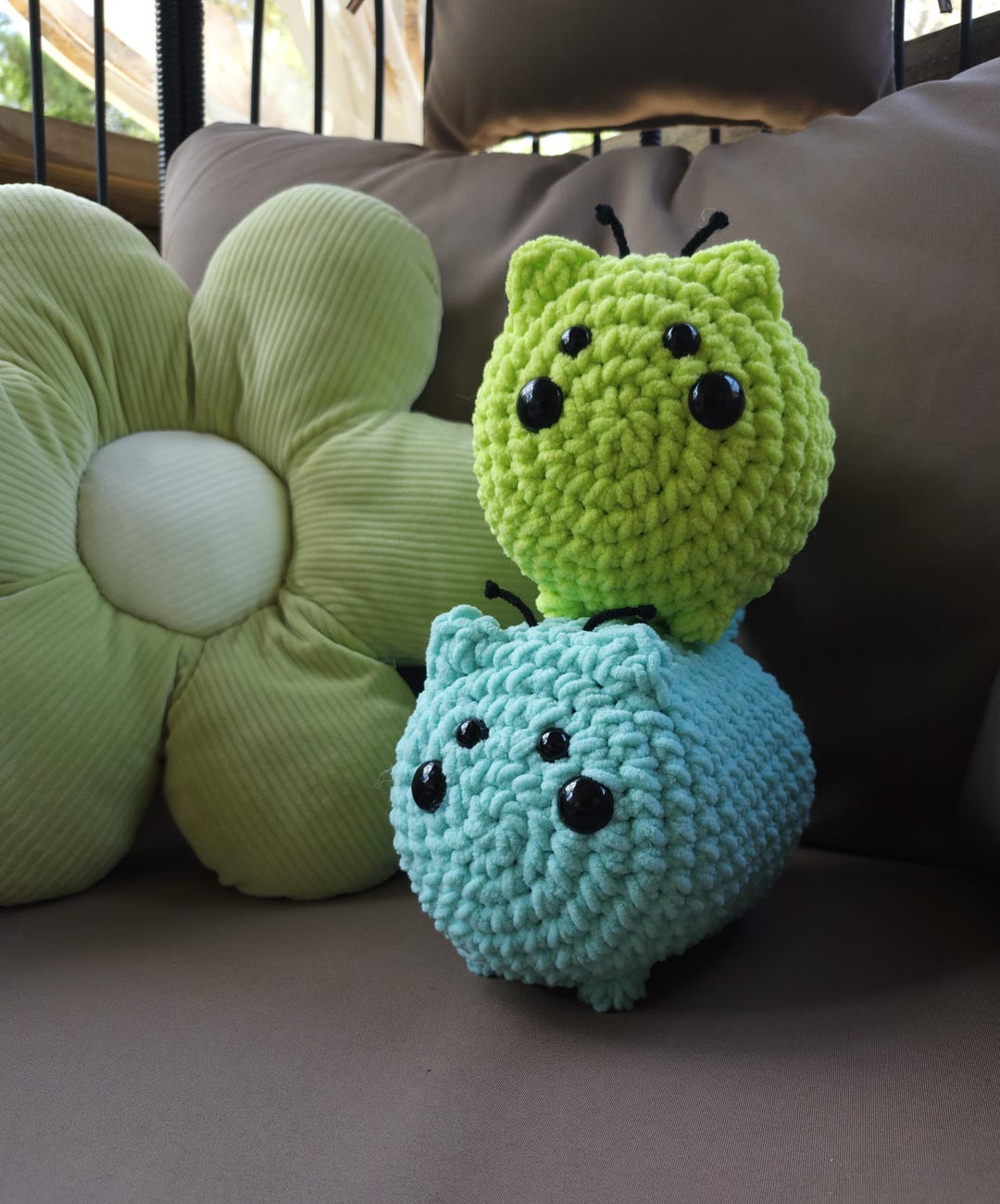 Custom Crochet Alien Cat Loaf Plushie (green/blue) - Etsy