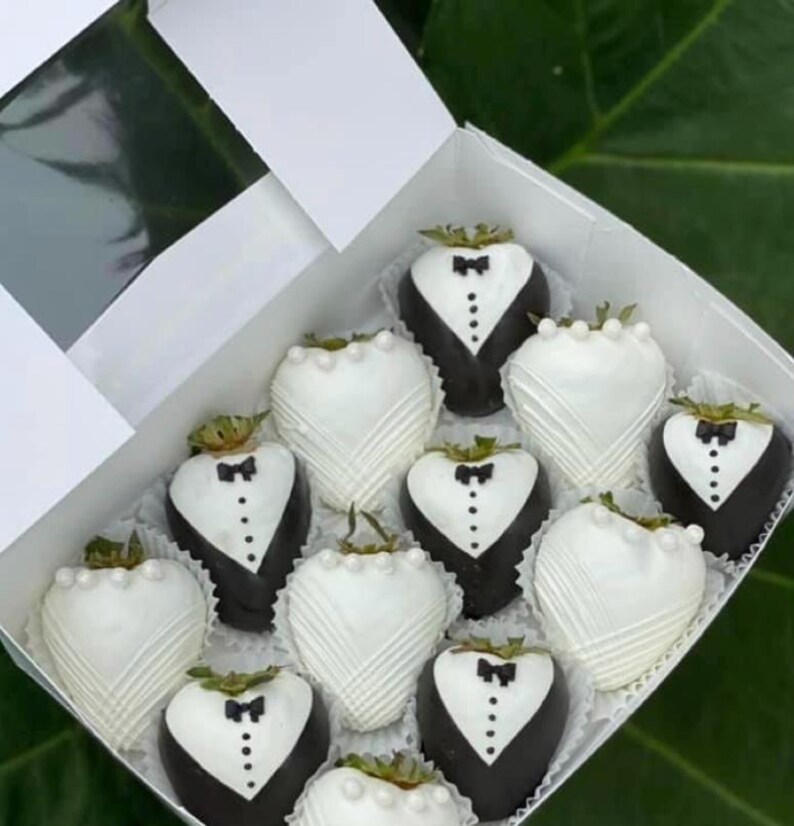 Wedding Themed Chocolate Covered Strawberries With Drizzle - Etsy