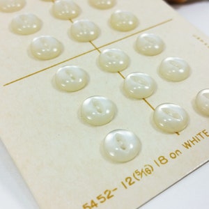 Tiny White Buttons 18 Vintage Le Chic 8mm 5/16 Pearl Cat - Etsy