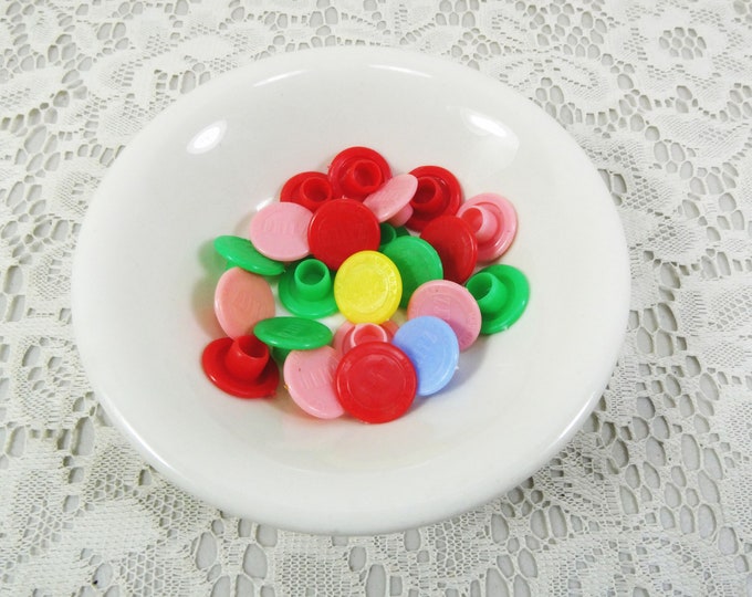 Dritz Thread Spool Caps, Vintage Snap on Plastic Insert to Secure ...