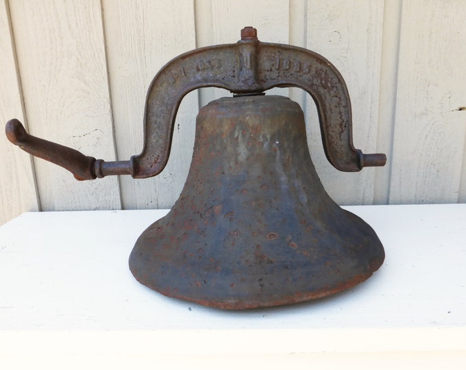 Large Cast Iron Farm Bell, C S Bell & Co No 1 Upright 1886, Dinner ...