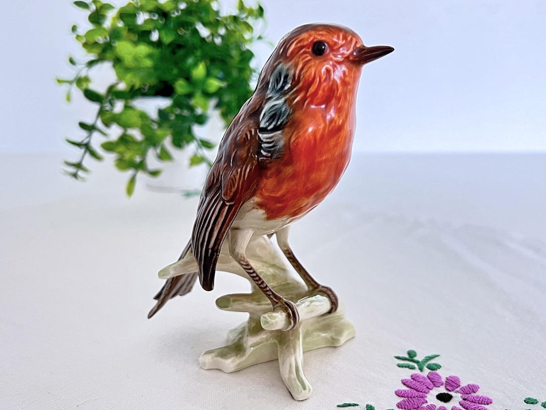 Vintage Goebel Life-size Robin Figurine CV100, a Highly Detailed Piece ...