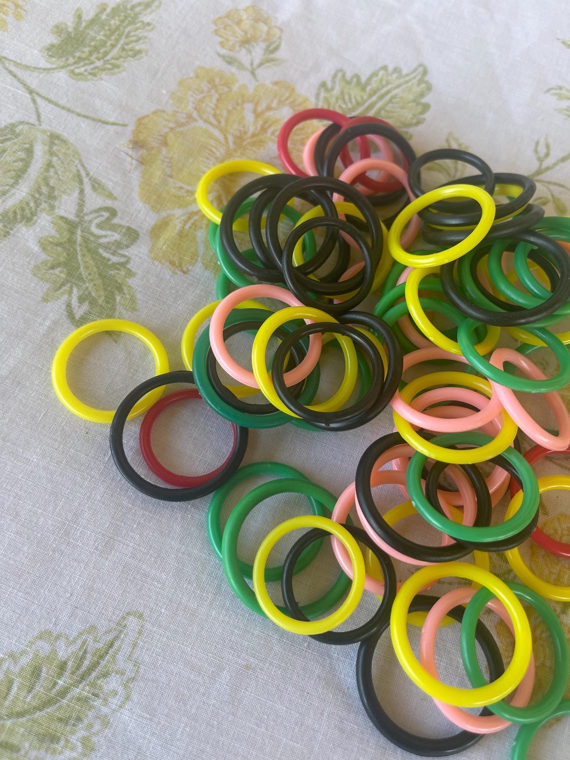 Vintage RETRO Lot of 65 Plastic CRAFT RINGS Circles - Etsy