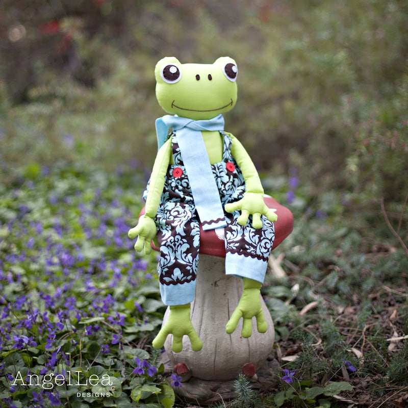 Fergus Frog Pattern - Etsy