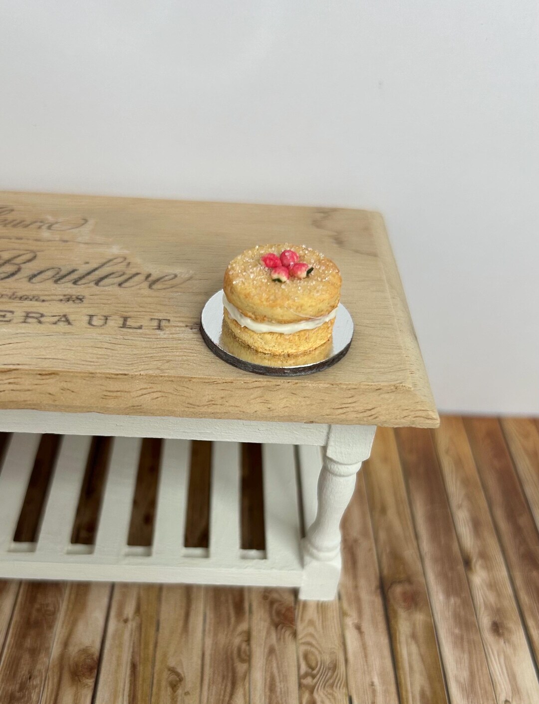 1:12th Scale Dollhouse Miniature Strawberry Victoria Sponge on a Board ...
