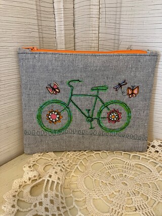StitchesbyJulia - Etsy Canada