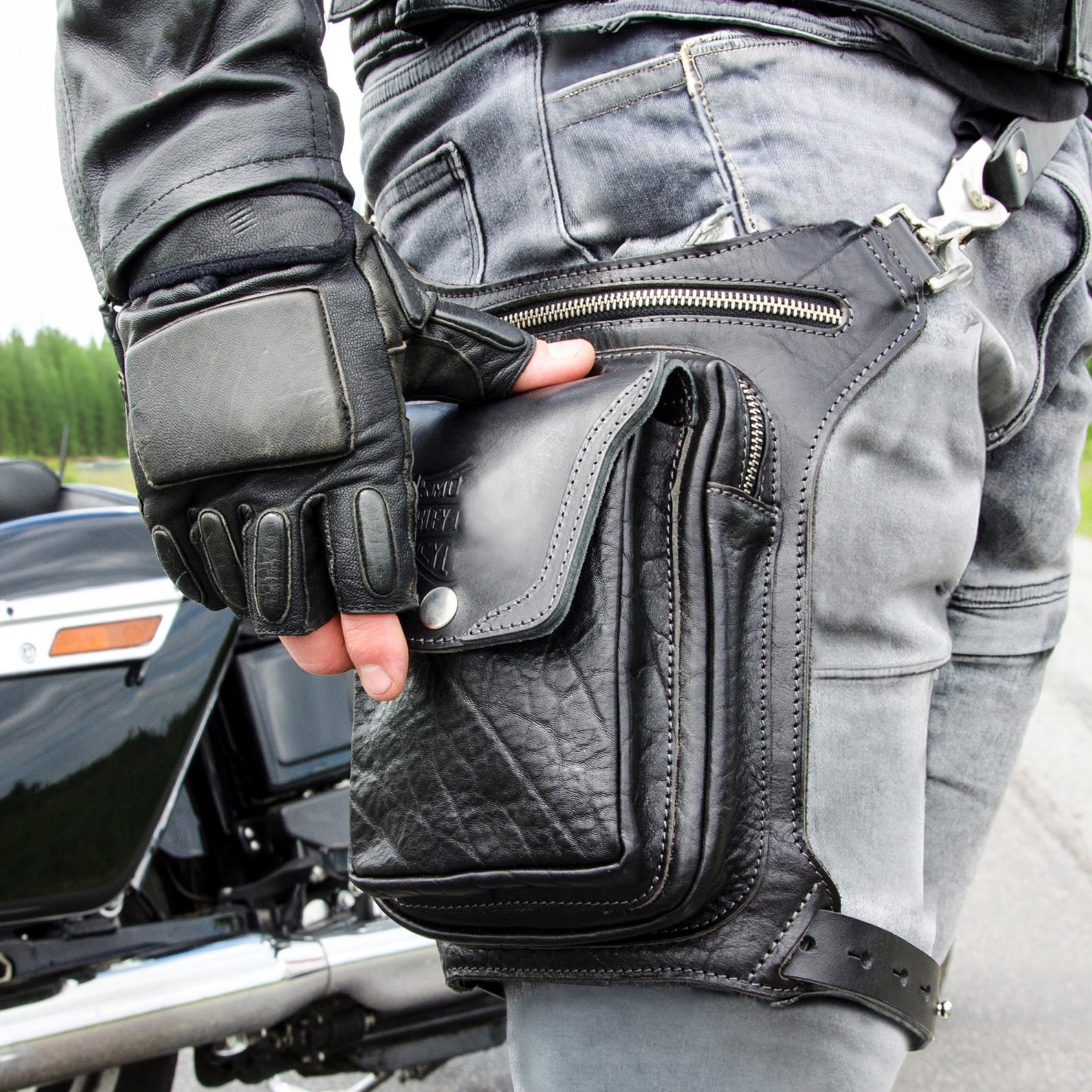 Personalized Leather Thigh Bag, Customizable Leg Pouch, Travel-friendly ...