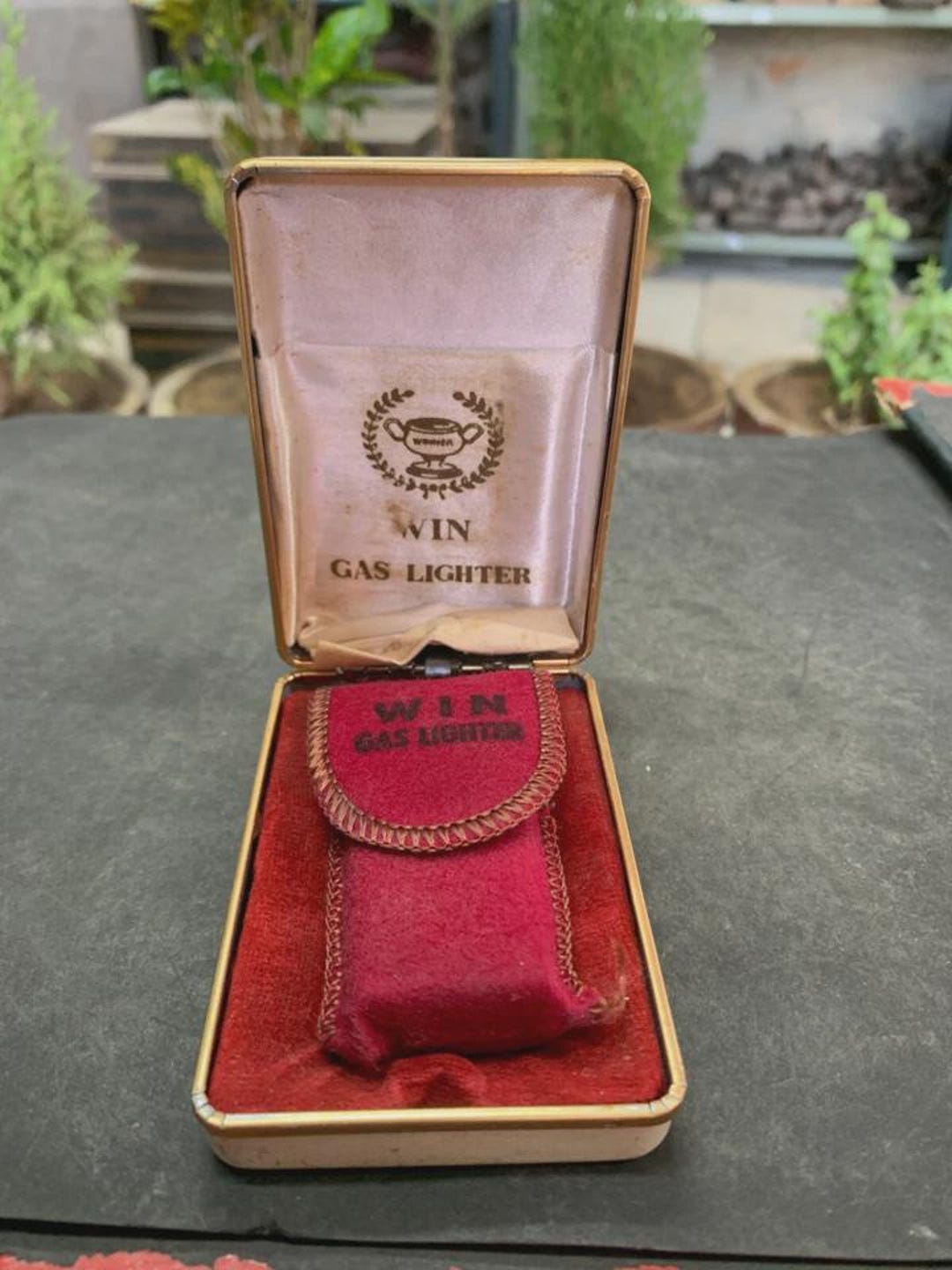 Vintage Old WIN Gas Lighter Silver Pocket Lighter With Velvet Pouch ...