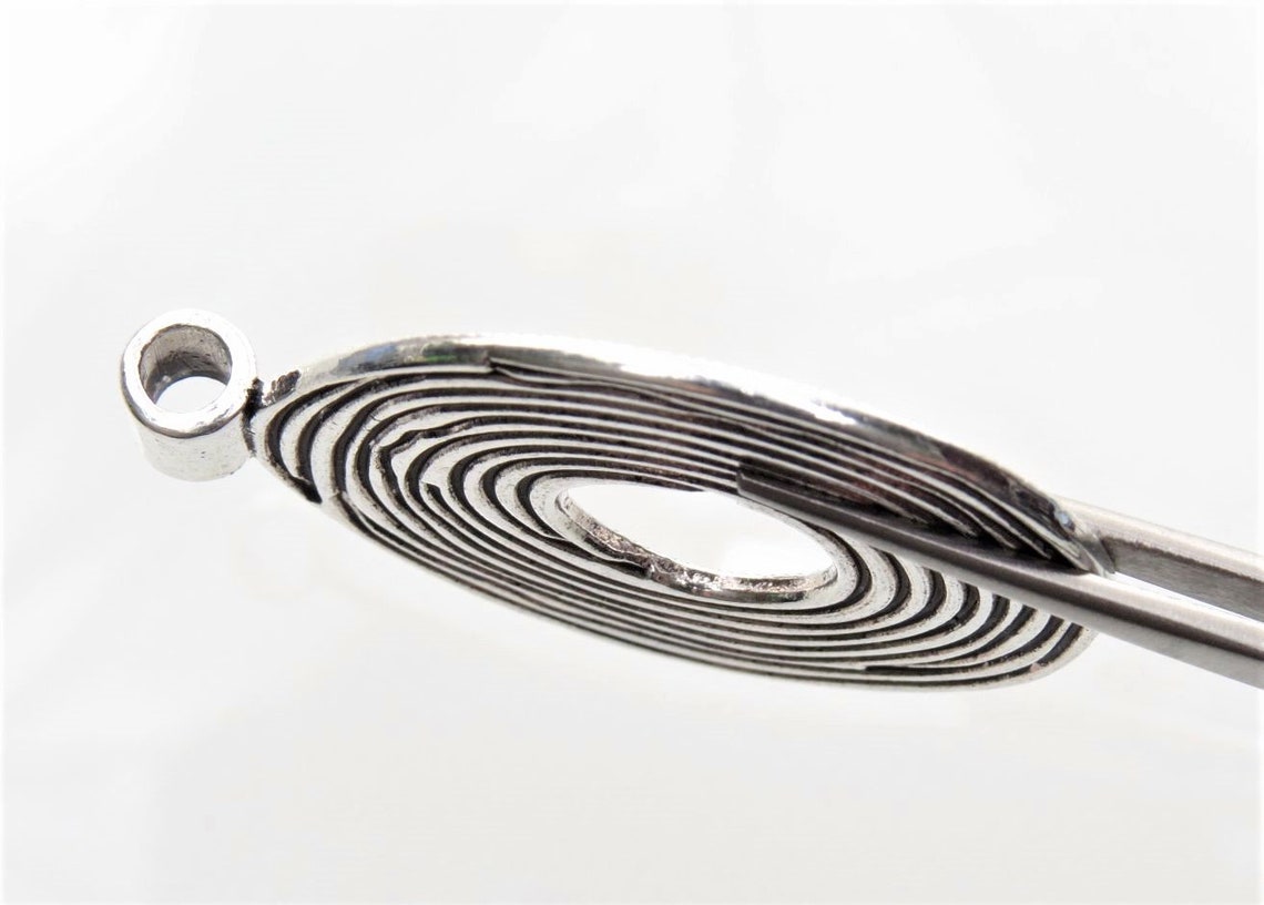 Textured Antique Silver 44x35x1.5mm Alloy Metal Flat Round Focal ...