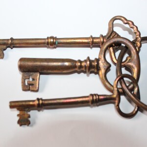 On Sale Vintage Solid Brass Keys With Brass Key Ring Decorative Antique ...