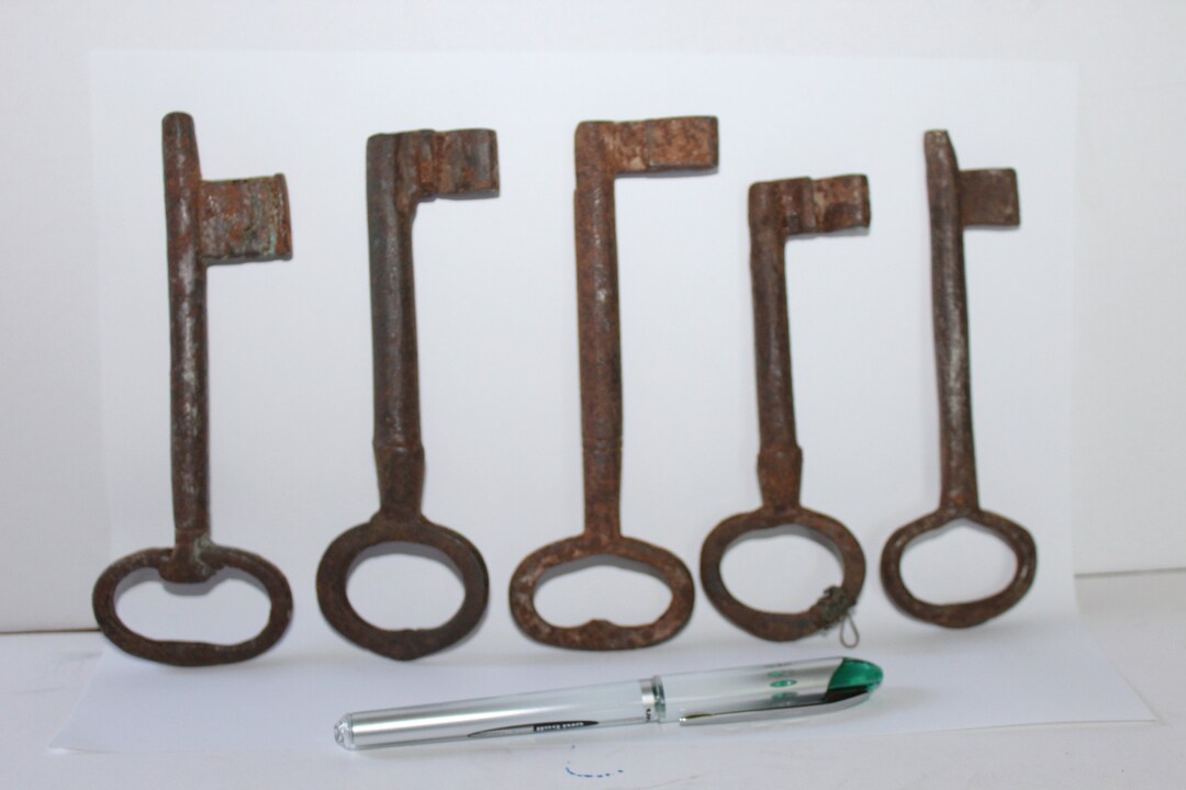 Vintage or Antique Iron Keys Set of Five Early Keys - Etsy