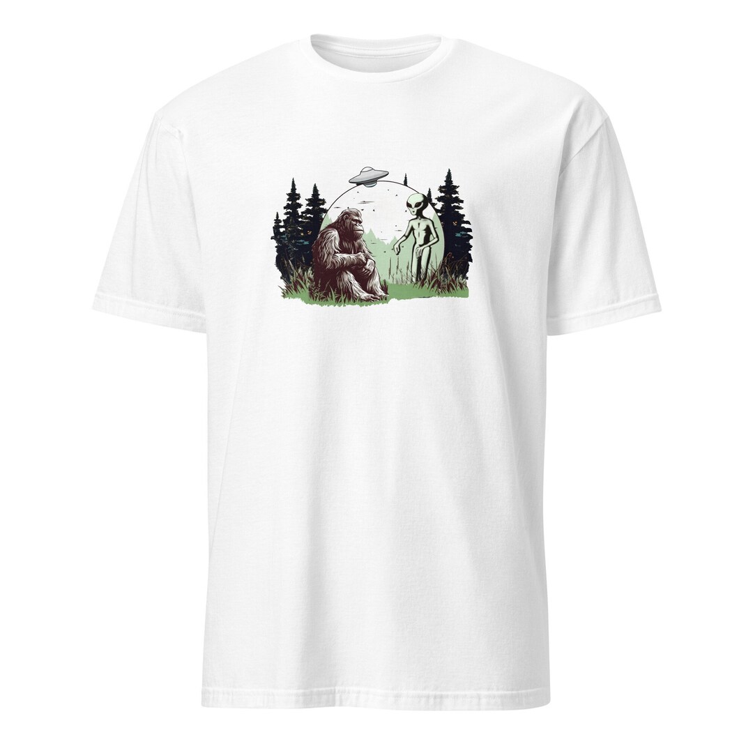 Bigfoot and Alien Shirt Gift for Outdoor Lover, Sasquatch Shirts ...