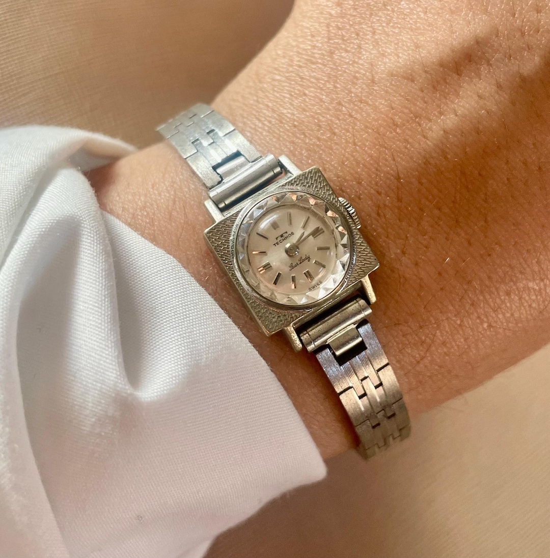 Rare Vintage 1970s Silver Chrome Strap Wind up Movement Diamond Cut ...